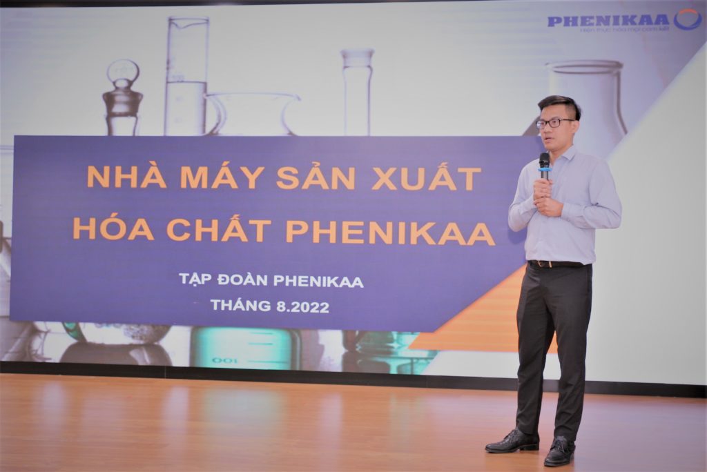 Đoàn đại biểu Mạng lưới quản lí giáo dục không biên giới tham quan các nhà máy của Tập đoàn ...