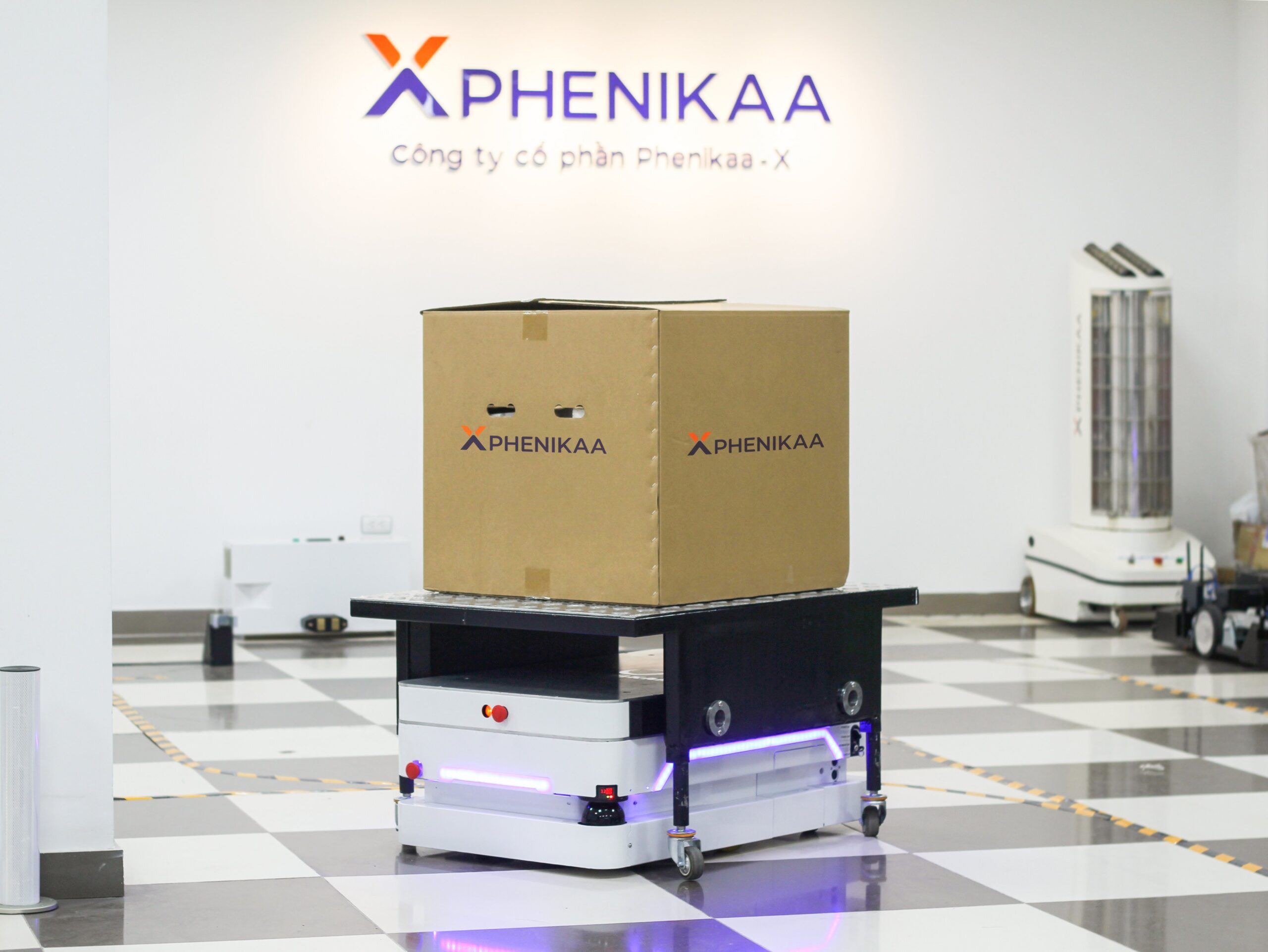 Robot Tự Hành AMR Tại Nhà Máy Điện Tử Thông Minh Phenikaa - Phenikaa