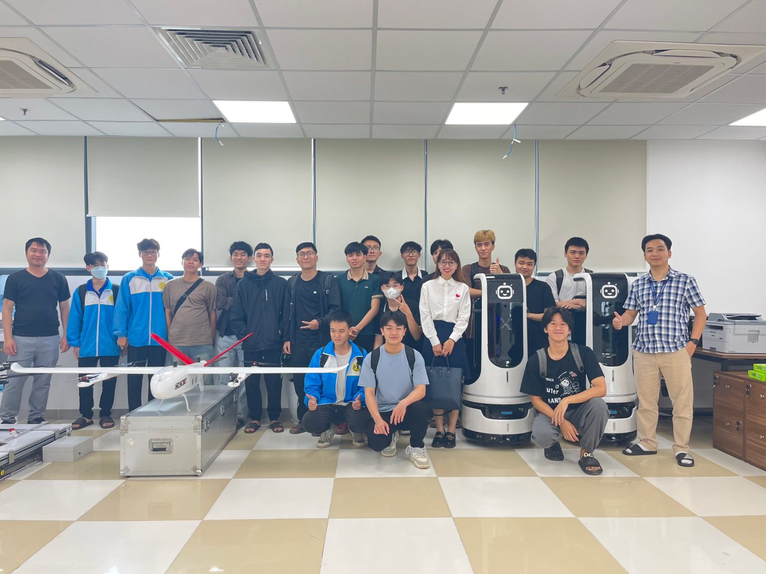 Phenikaa-X Chào Đón Sinh Viên Ngành Robot & AI Tham Gia Buổi Trao Đổi ...