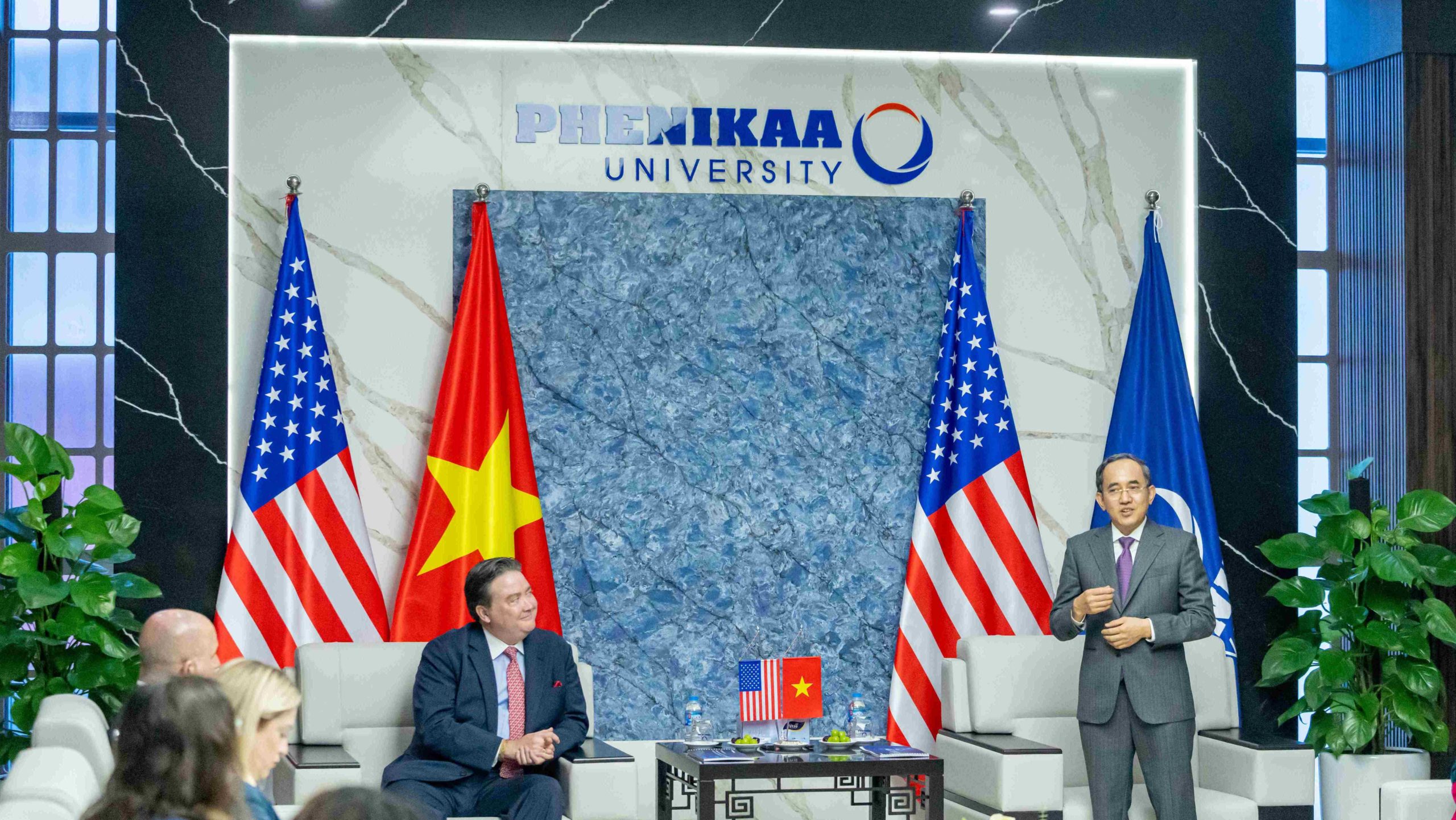 TẬP ĐOÀN PHENIKAA TIẾP ĐÓN ĐẠI SỨ HOA KỲ TẠI VIỆT NAM TỚI THĂM VÀ THÚC ...