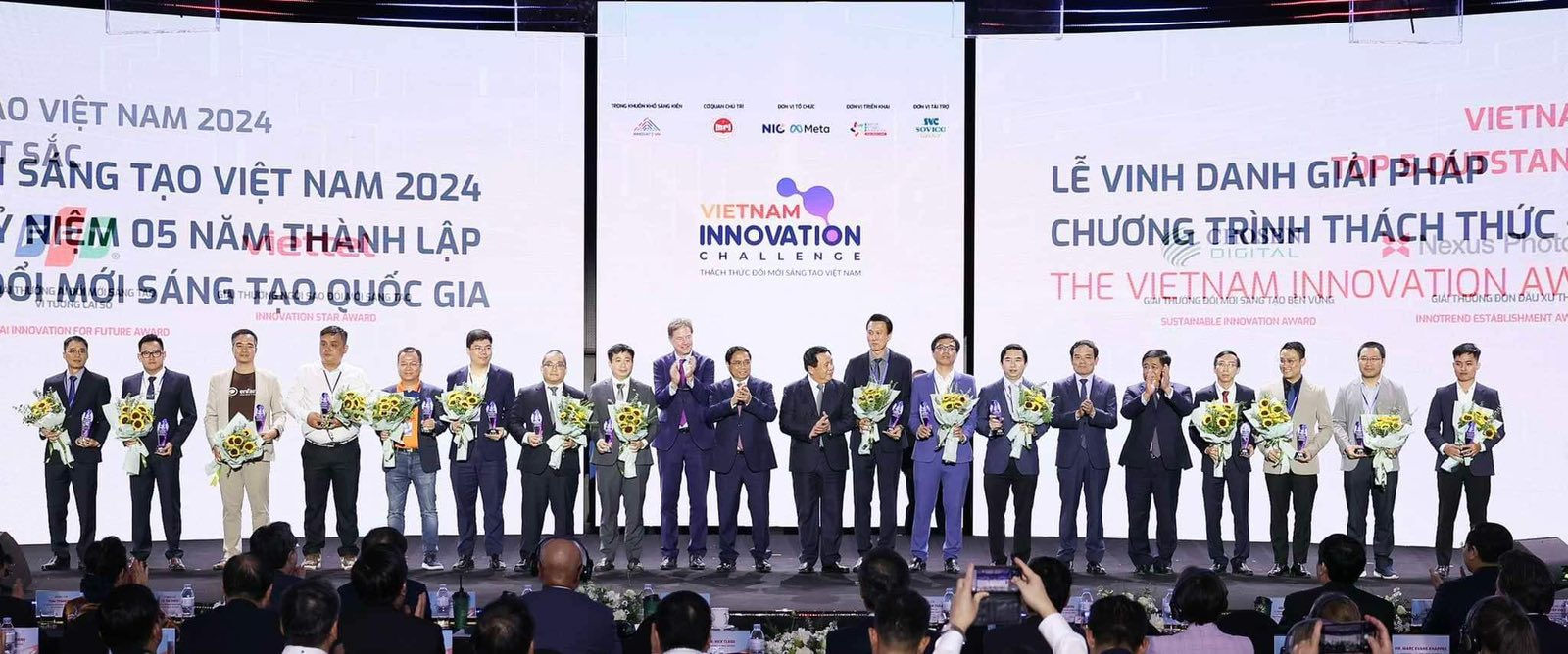 Robot Amr Pallet Mover Của Phenikaa-X Đạt Top 15 Giải Pháp Đổi Mới Sáng ...